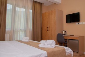 Likani Guest House (S-8 Highway), otel