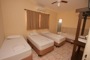 Pousada Marina Torrano (Rua Elisa Meirelles Bittencourt 81,Centro,Trindade (Goiás),Goias 75388-970,), otel