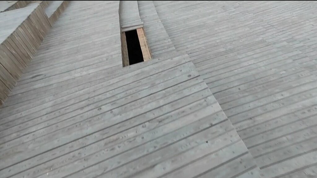 Turistik yerler Амфитеатр, Kirishi, foto