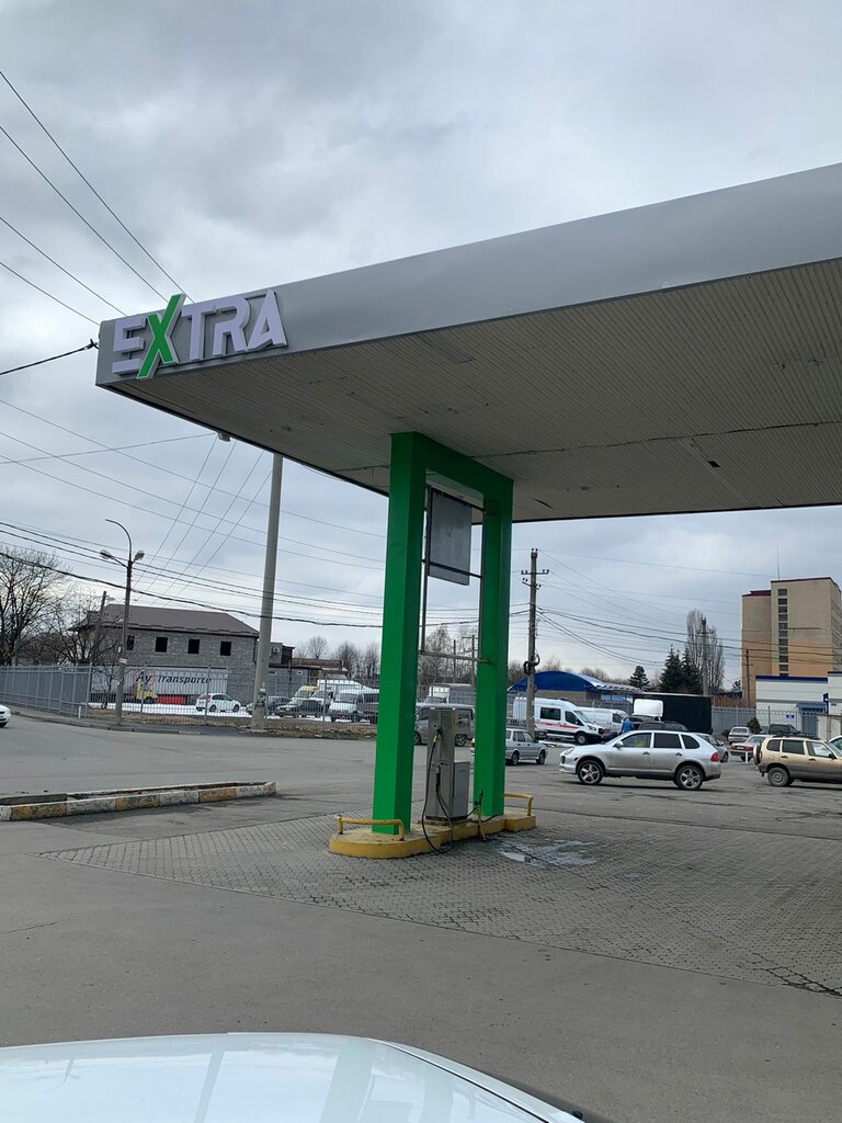 Benzin istasyonu Khazna gas, Vladikavkaz, foto