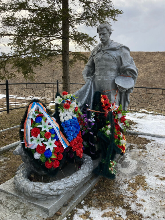 Anıt, heykel Братская могила № 15, Staritsa, foto