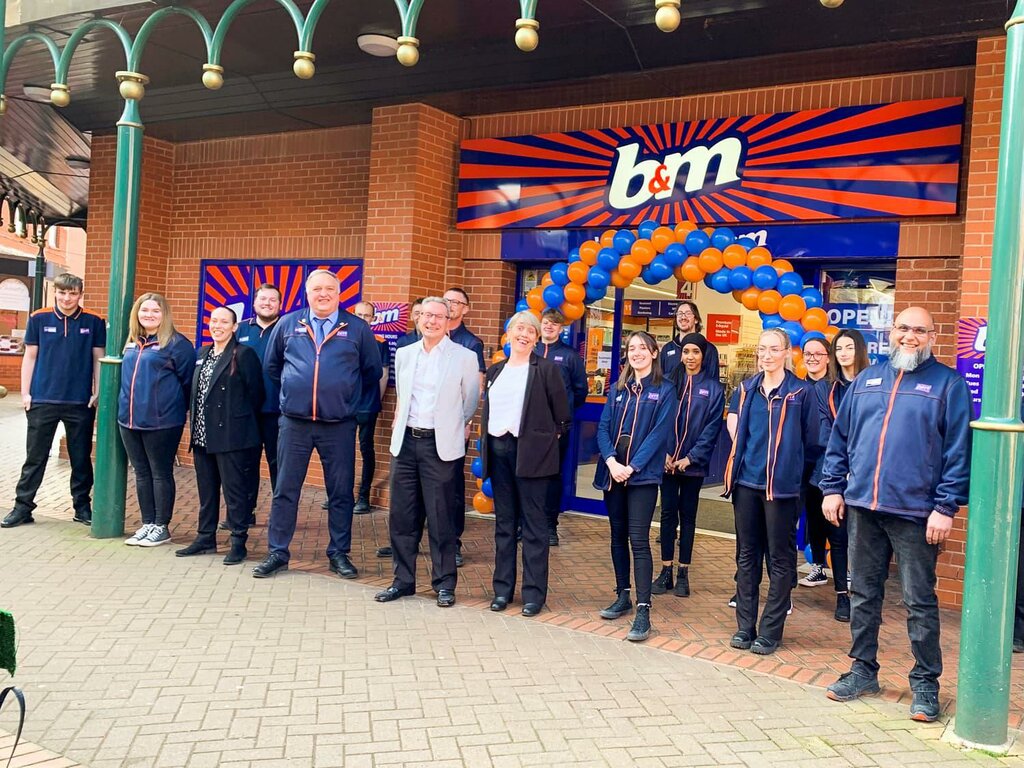 i̇ndirim ve fırsat sistemleri B&m Store, İngiltere, foto