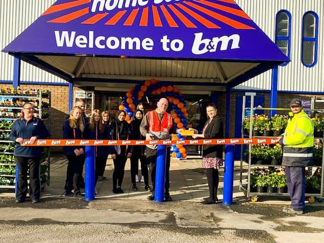 Şans oyunları B&m Home Store with Garden Centre, İngiltere, foto