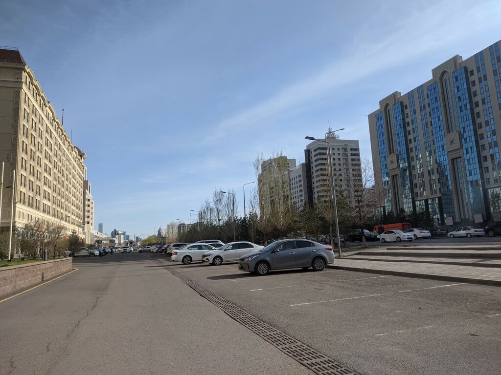 Otoparklar Parking lot, Astana, foto