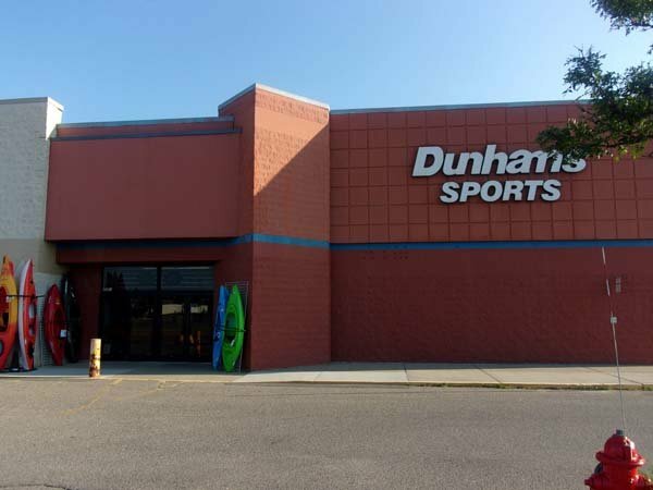 Spor giyim ve ayakkabı Dunham's Sports, Michigan Eyaleti, foto