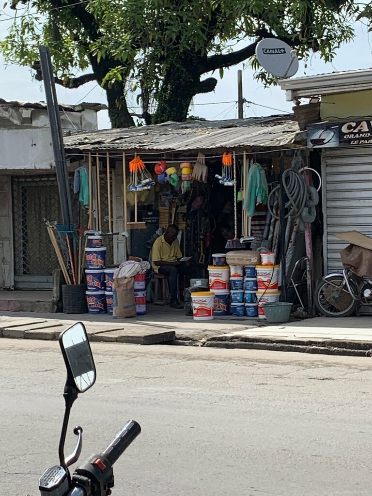 Ev eşyası mağazaları Quincaillerie, Douala, foto