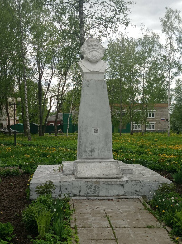 Anıt, heykel Карл Маркс, Tutayev, foto