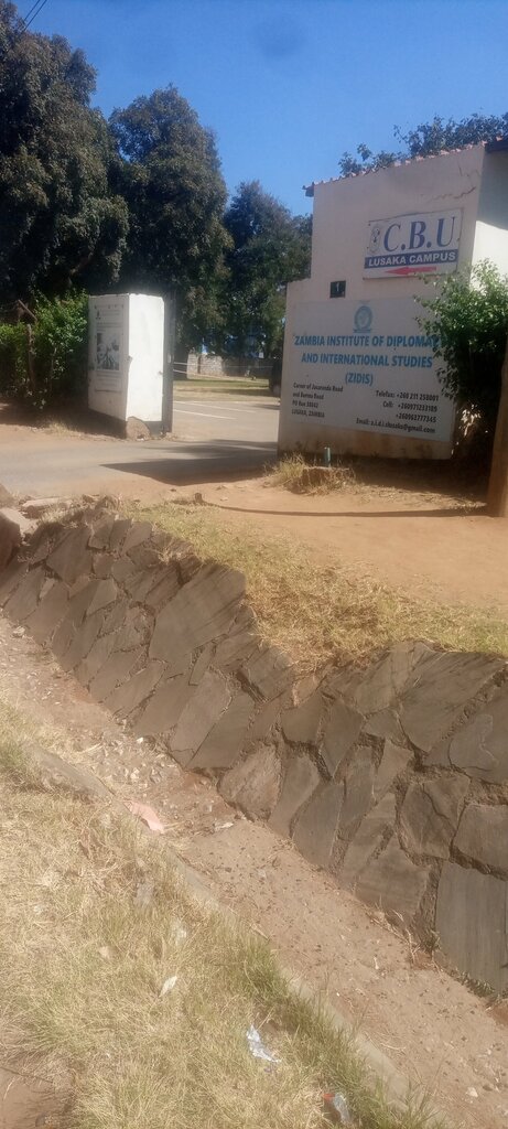 Üniversiteler Zambia Institute of Diplomacy and International Studies, Lusaka, foto