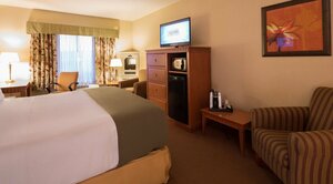 Holiday Inn Express Hotel & Suites Airport Dieppe (New Brunswick, Dieppe), otel  New Brunswick'ten