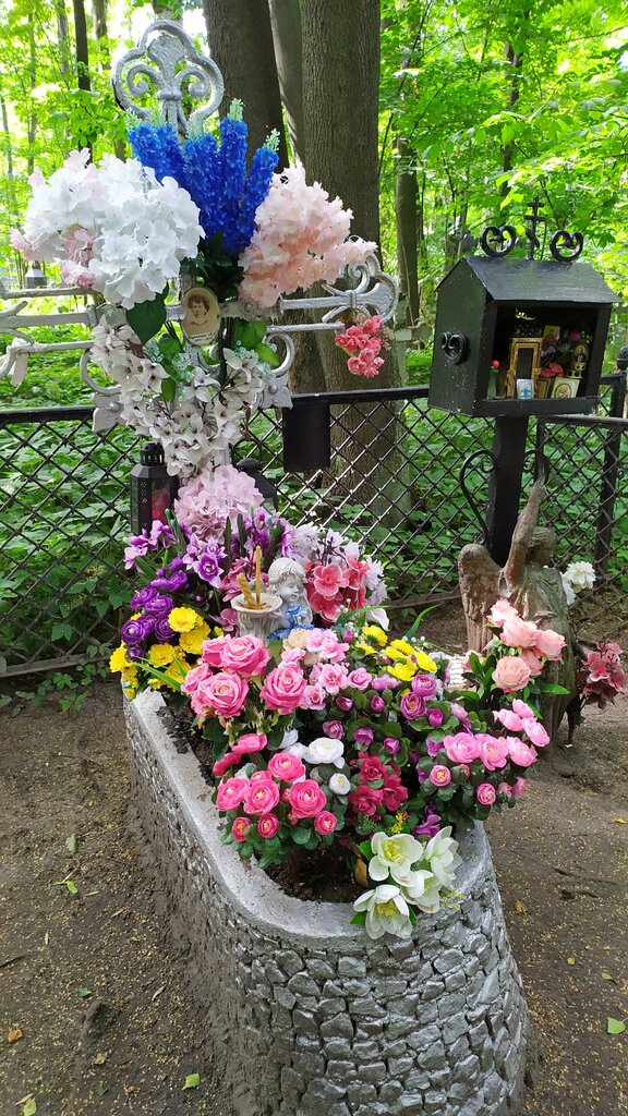 Ünlü kişilerin mezarları Детская писательница и актриса Лидия Алексеевна Чарская, Saint‑Petersburg, foto