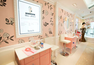 Benefit Cosmetics Boutique & BrowBar lounge (Hong Kong SAR China, Kowloon, 8 Argyle Street, Shop No.31, Level 2, Langham Place), güzellik salonu  Kowloon'dan