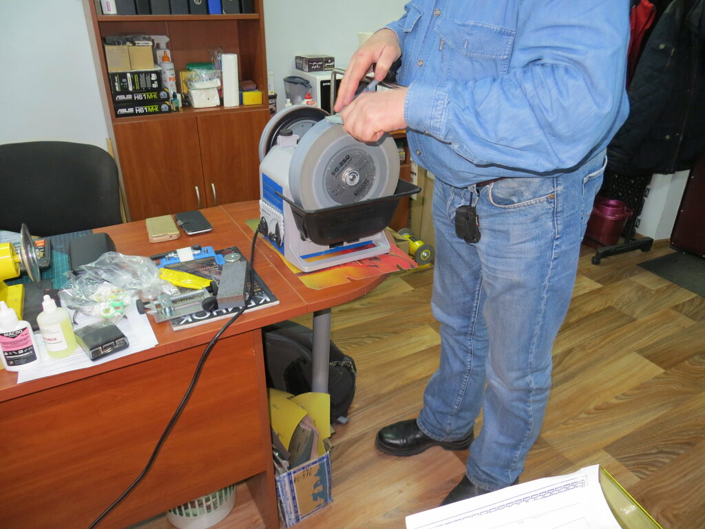 Metal eşya tamircileri Sharpening shop, Moskova, foto