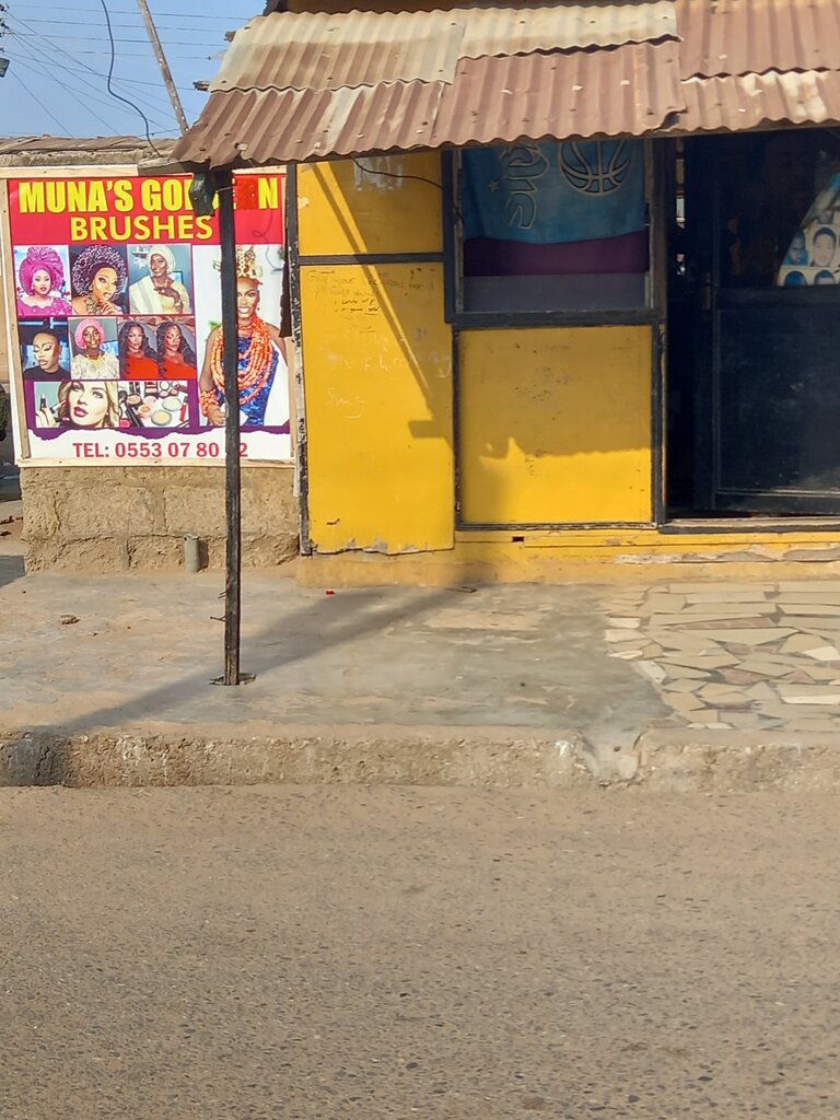 Stil uzmanı, makyöz Munas golden brushes, Akra, foto