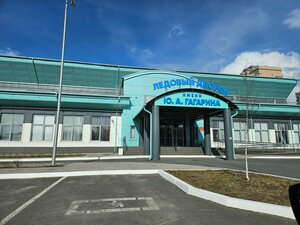 Spor ve eğlence merkezi Ледовый дворец имени Ю. А. Гагарина, Mirny, foto