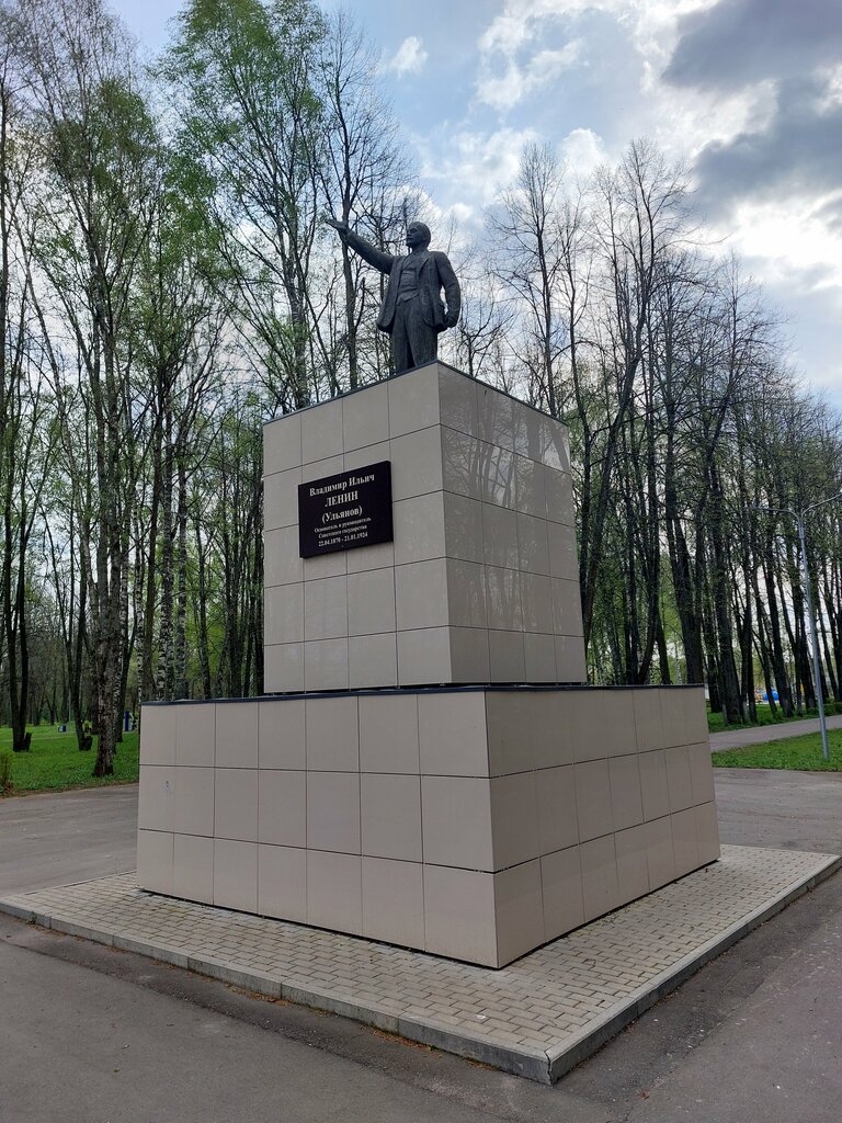 Anıt, heykel В.И. Ленин, Nerehta, foto