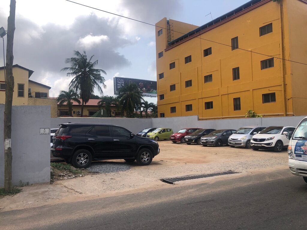 Otoparklar Car Park, Akra, foto