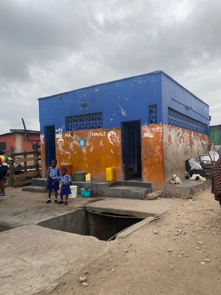 Tuvalet Public Toilet, Akra, foto