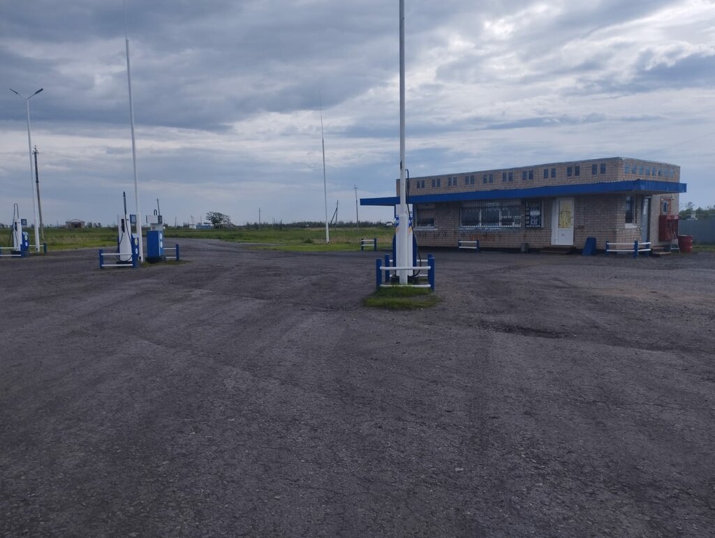 Benzin istasyonu Shelf, Kuzey Kazakistan eyaleti, foto
