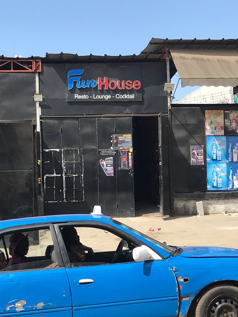 Bar Maquis fun house, Abican, foto