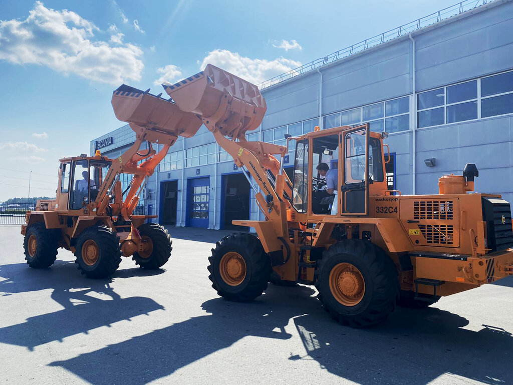 Yol yapım ekipmanları Amkodor, Tümen (Tiumenskaya) oblastı, foto