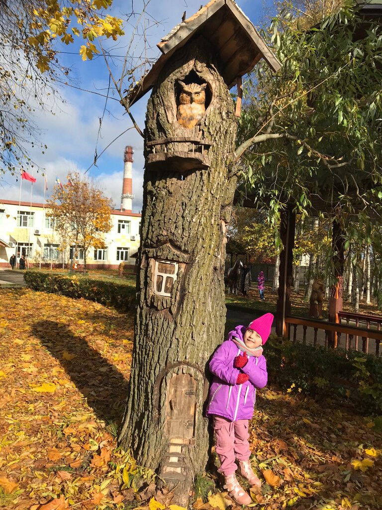 Park, sokak heykeli Баба Яга и избушка, Moskova ve Moskovskaya oblastı, foto