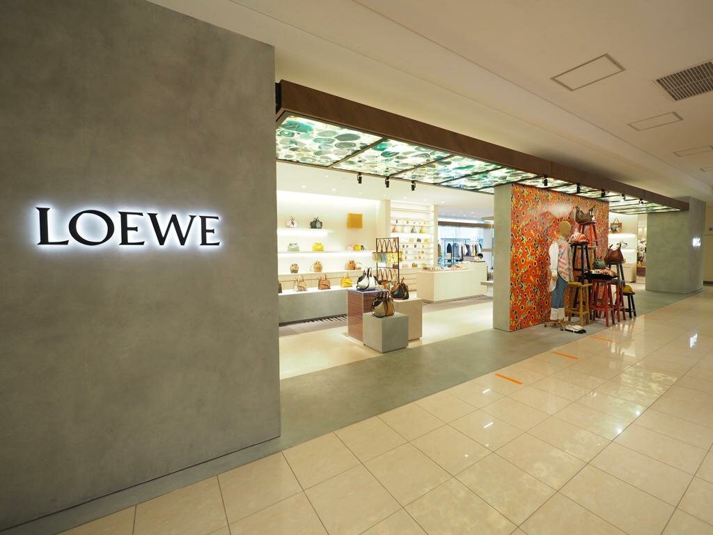 Kürk ve deri giyim mağazaları Loewe 銀座三越, Tokyo, foto