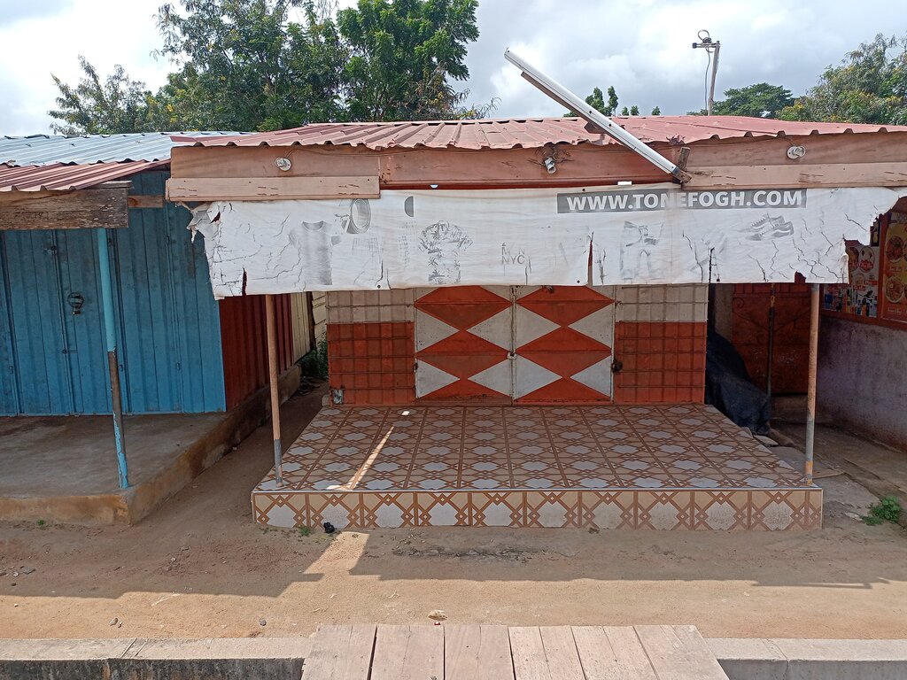 Giyim mağazası Tonefo, Dünya, foto