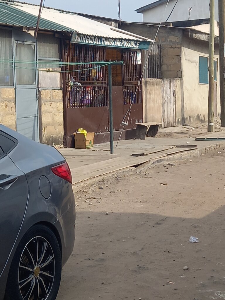 Market With God all things are possible, Akra, foto