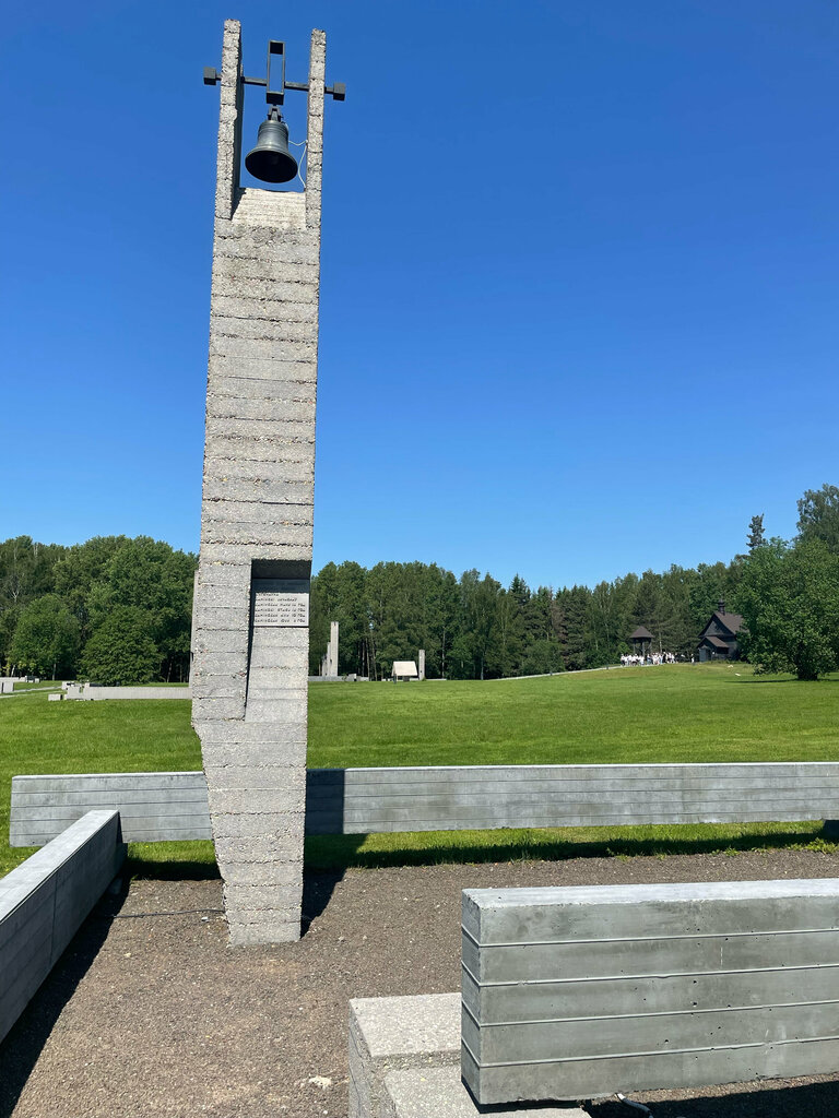 Anıt, heykel Обелиск с колоколом, Minskaya oblastı, foto