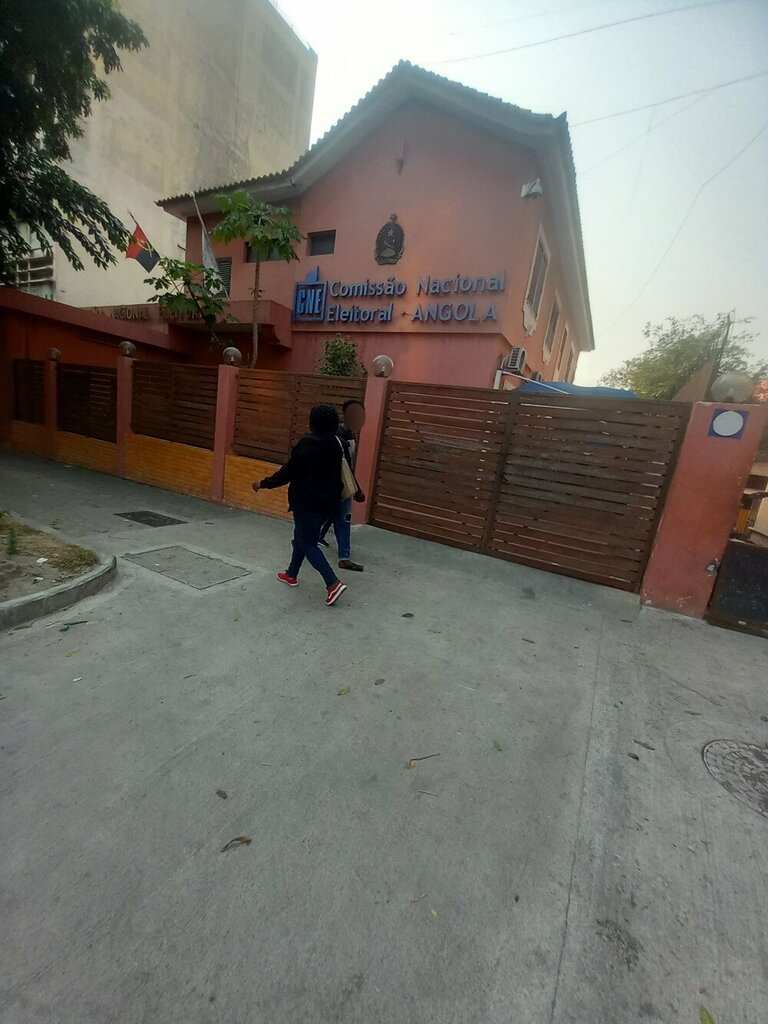 Belediyeler, devlet daireleri Cne, Loanda, foto