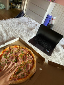 Pizza u slona (Chelyuskina Street No:2), pizzacılar  Saint‑Petersburg'dan