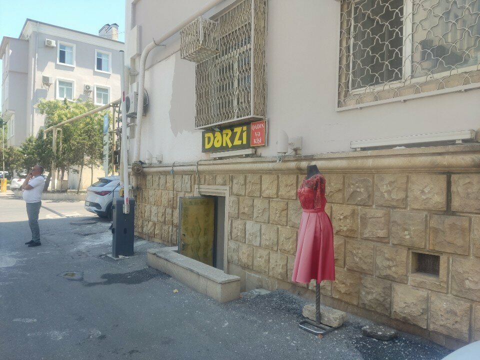 Kıyafet tamiri Dərzi, Bakü, foto