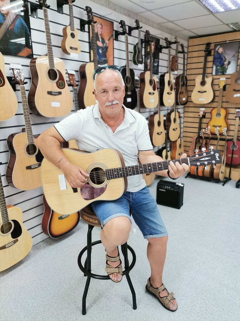 Enstrüman mağazaları Muzykalny Arsenal, Novosibirsk, foto