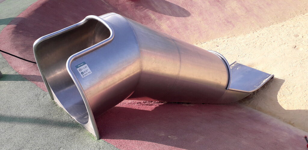 Oyun alanı Горка-тунель, Magnitogorsk, foto