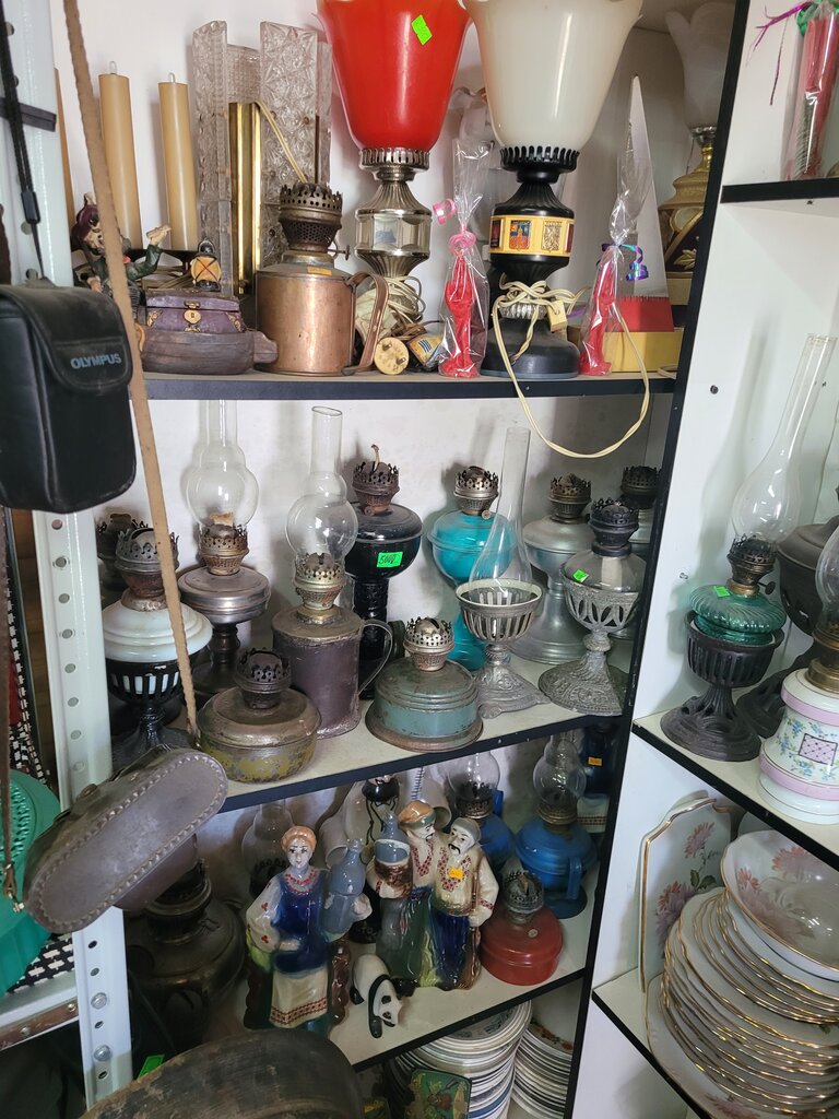 Antikacı dükkanları Лавка старины, Tverskaya oblastı, foto