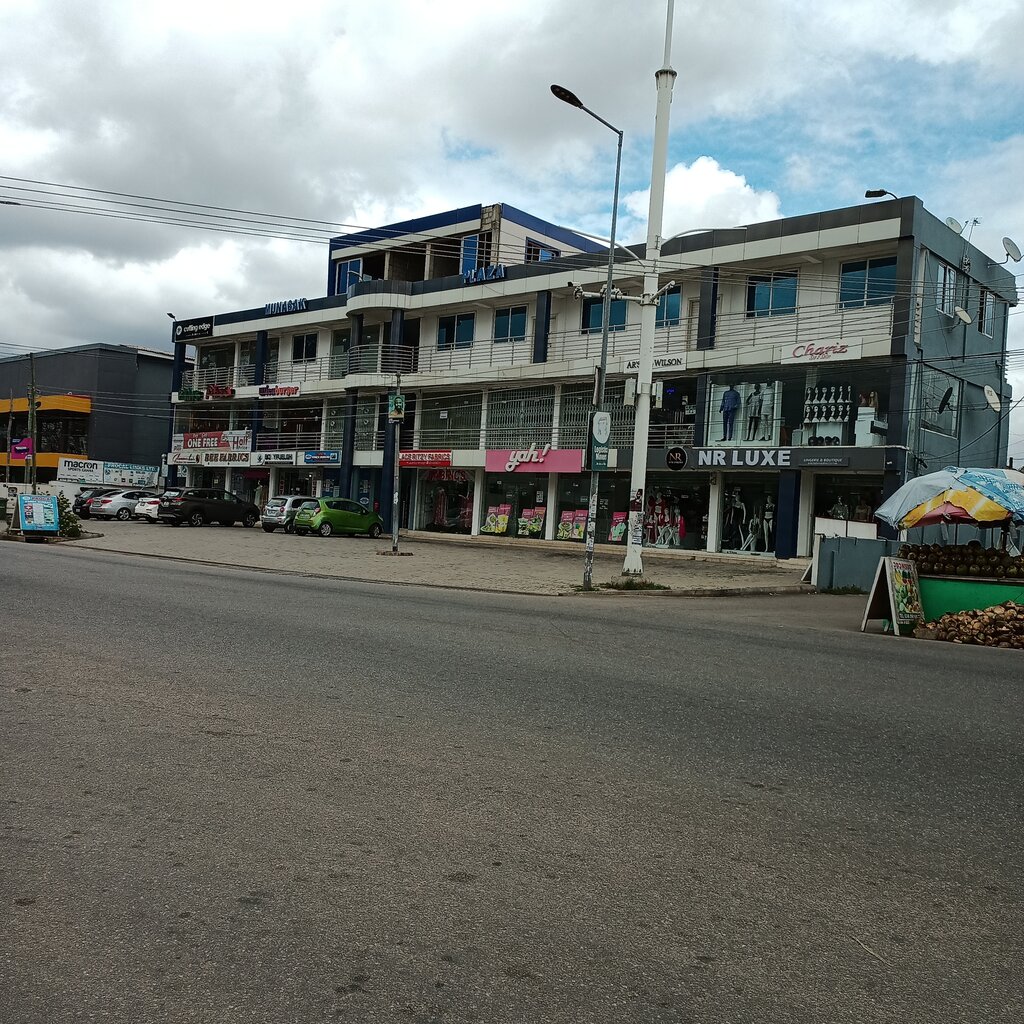 Alışveriş merkezleri Munasak Plaza, Akra, foto