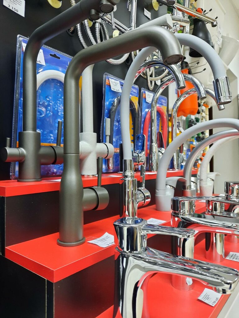 Banyo ve klozet mağazaları Santekh Stroy, Kirov, foto