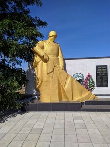 Погибшим в Великой Отечественной войне (Minskaja region, Chervienski rajon, Kolodezhskiy selsovet, derevnya Natalyevsk), anıt, heykel  Minskaya oblastından