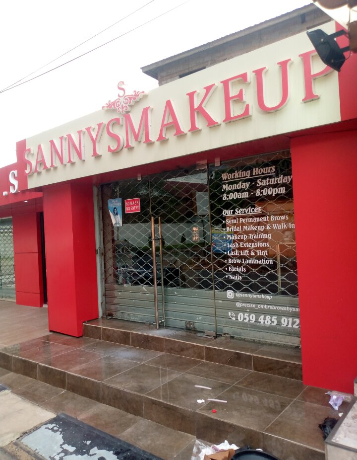 Güzellik salonu Sannys make up, Akra, foto