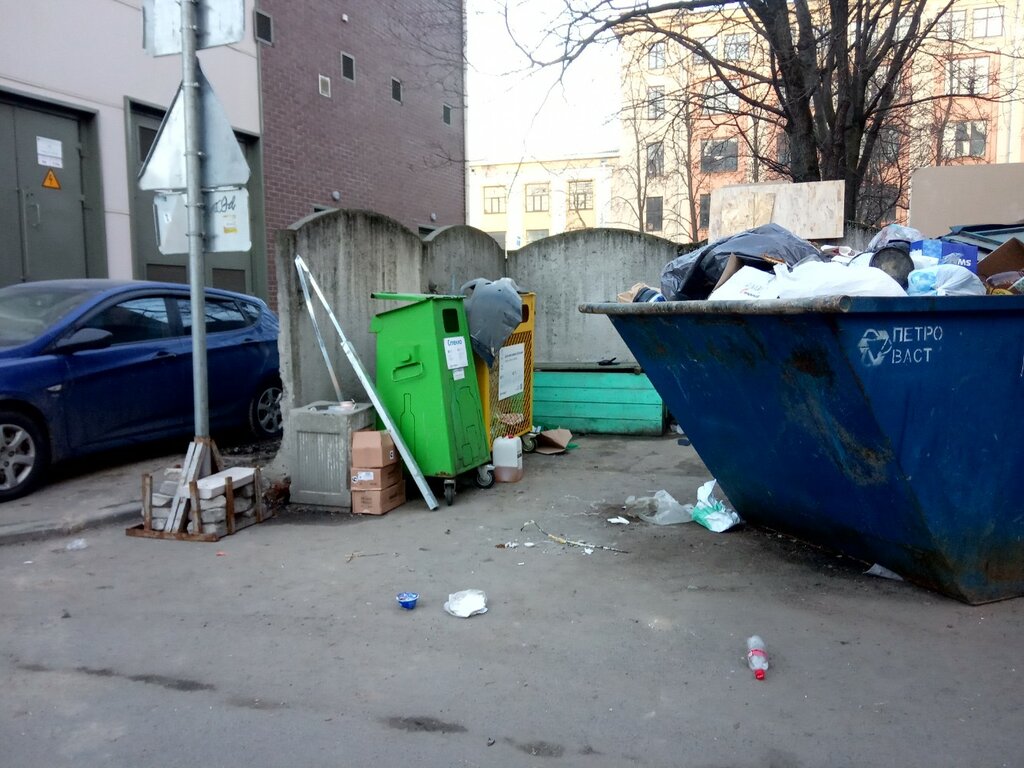 Ayrı çöp toplama noktası Петро-васт, Saint‑Petersburg, foto