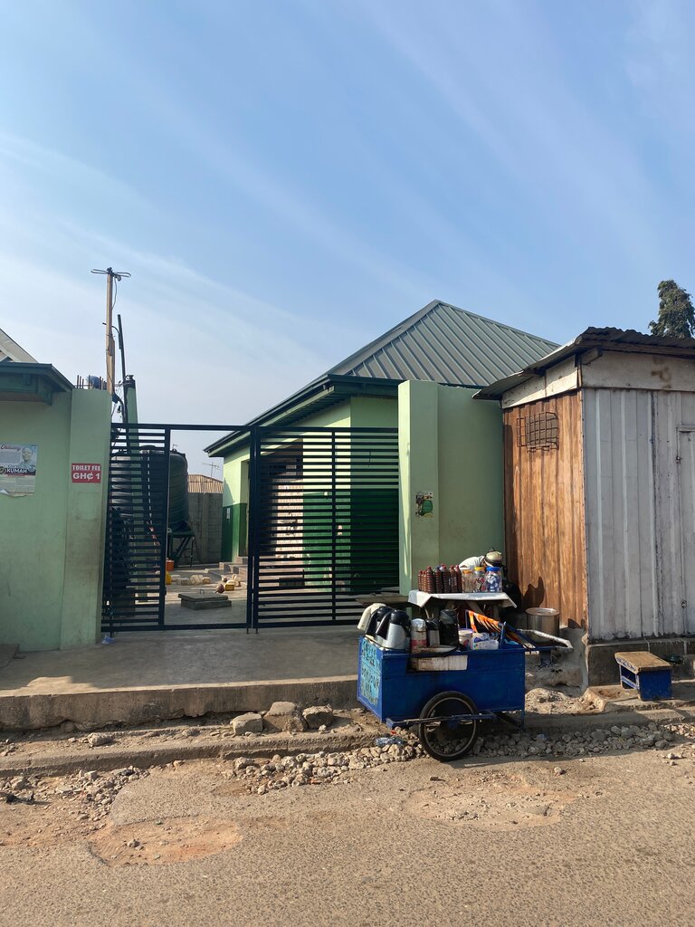 Tuvalet Public Toilet, Akra, foto