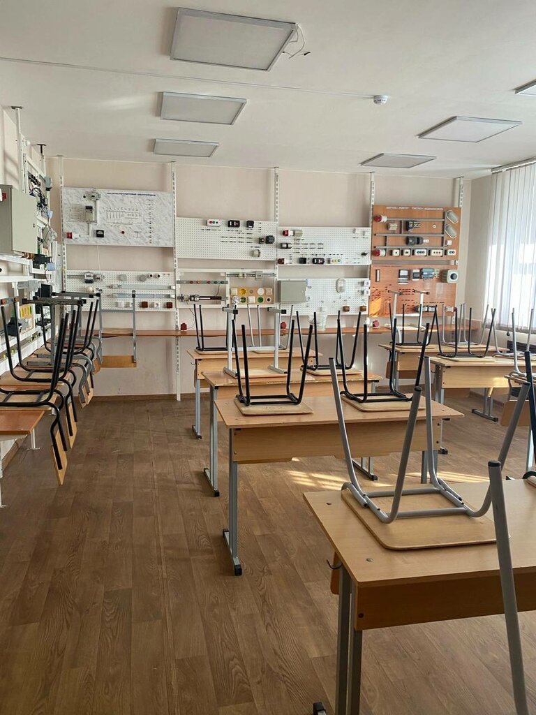 Meslek yüksekokulu Uralsky promyshlenno-ekonomichesky tekhnikum, İvdel, foto