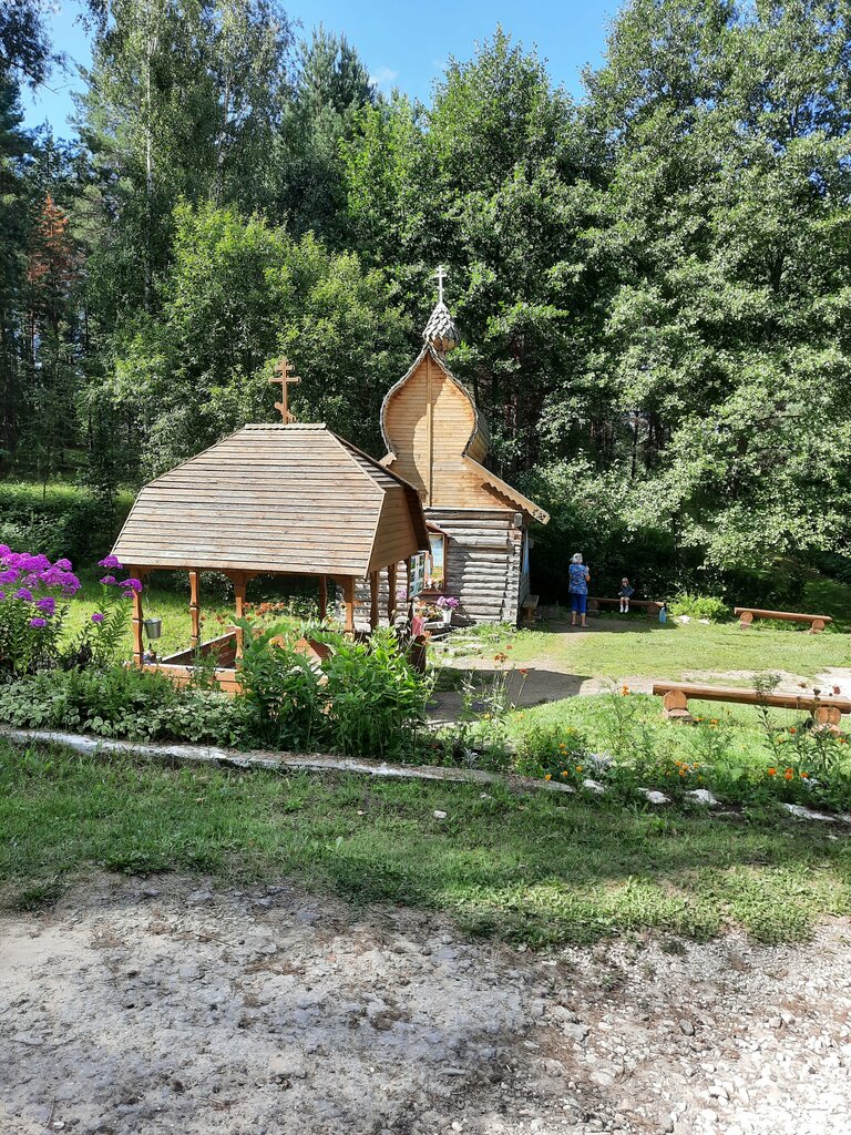 Şapel, haç anıtı Chasovnya Paraskevy V Salaure, Riazanskaya oblastı, foto