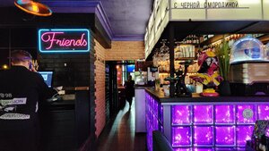 Friends (Shkolny pereulok No:3), kafe  Vyborg'dan