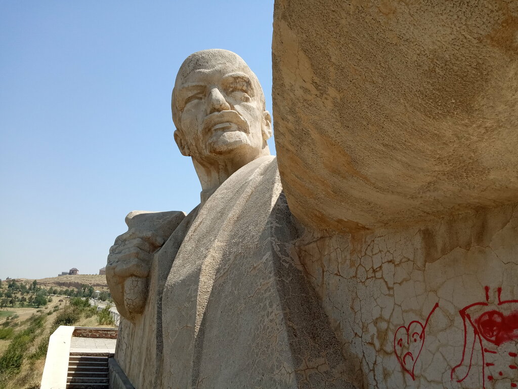 Anıt, heykel V. İ. Lenin, Suğd (Sogd) ili, foto