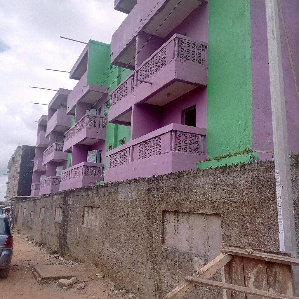 Ortaokul Badiana College, Abican, foto