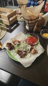 На углях (ulitsa Berezhkova No:53А, Pokhvistnevo), kafe  Pohvistnevo'dan