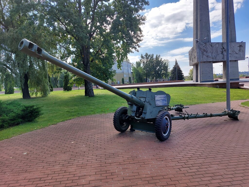 Teknoloji anıtı 85-мм дивизионная пушка Д-44 образца 1946 года, Vitebsk, foto