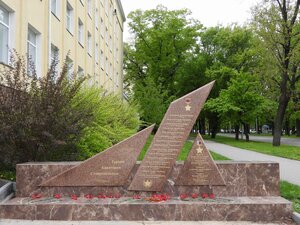 Памятник-реактивный самолет, летчикам, погибшим в годы Великой Отечественной войны 1941-1945 гг (Lenina Street No:320), anıt, heykel  Stavropol'dan