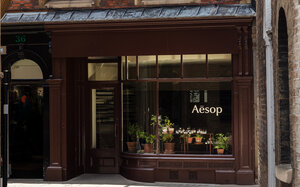 Aesop (England, Cambridgeshire County, Cambridge, Castle), kuaförler  Cambridge'den